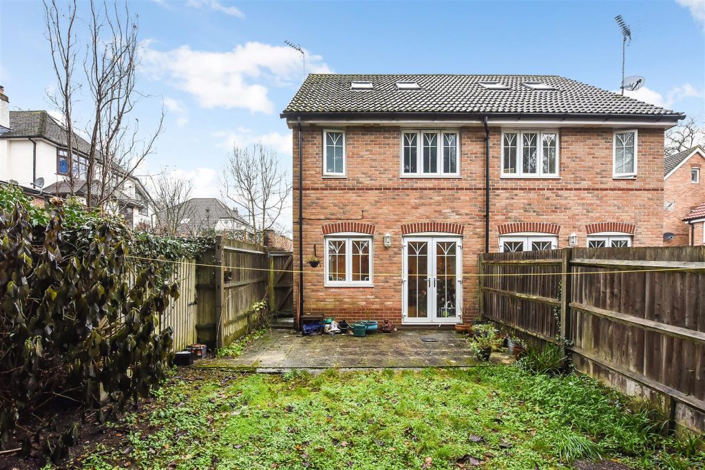 Midhurst Court, Chandler's Ford, Eastleigh - Henshaw Fox