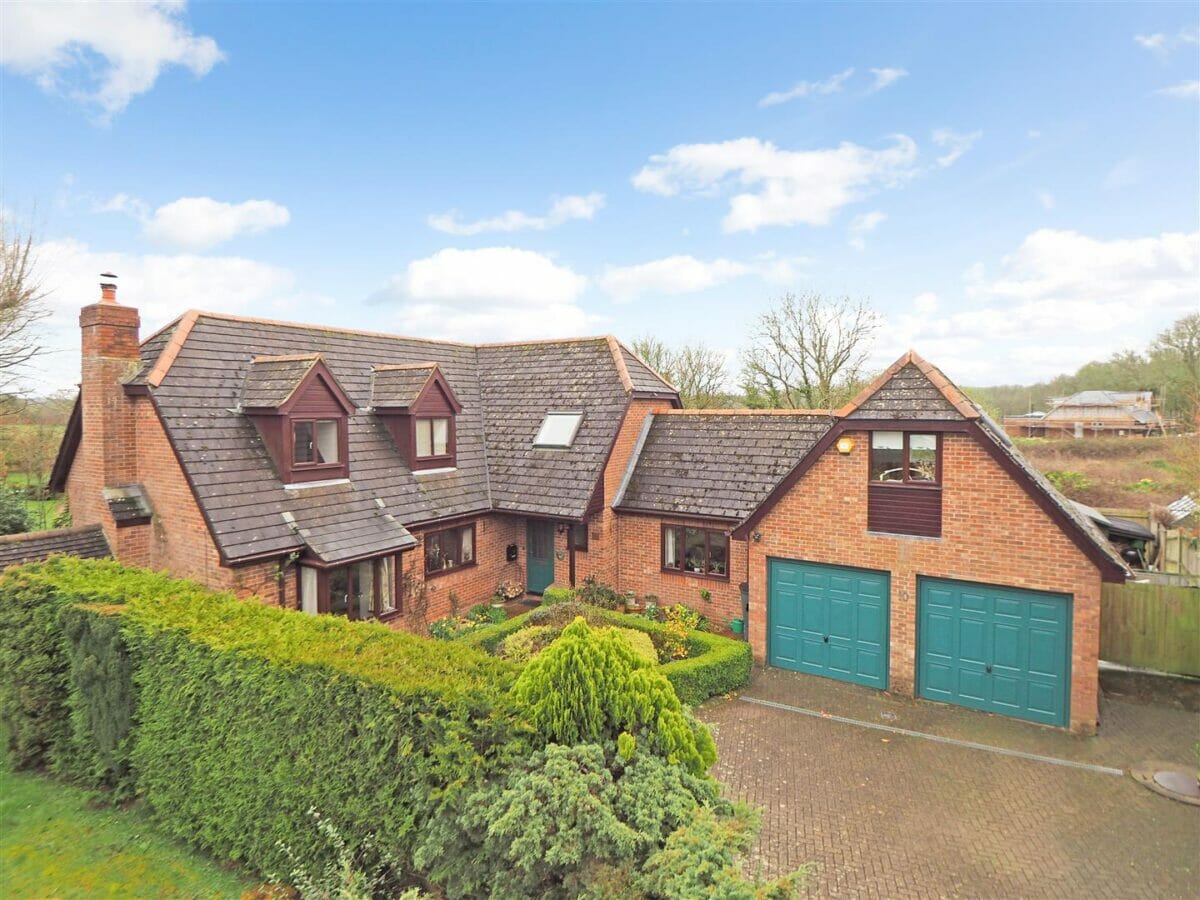 The Bramleys, Whiteparish, Salisbury - Henshaw Fox