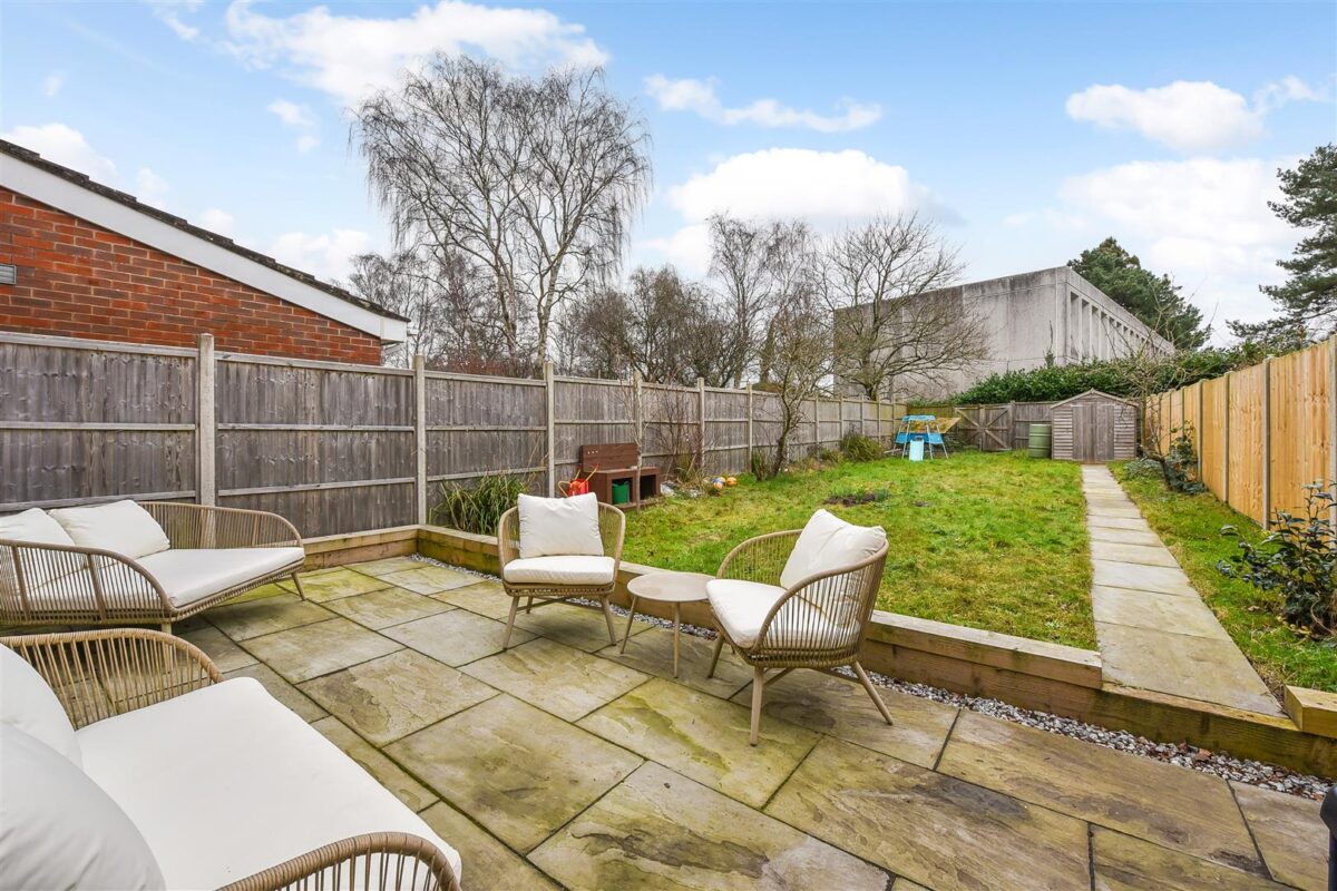 Baddesley Close, North Baddesley, Hampshire - Henshaw Fox