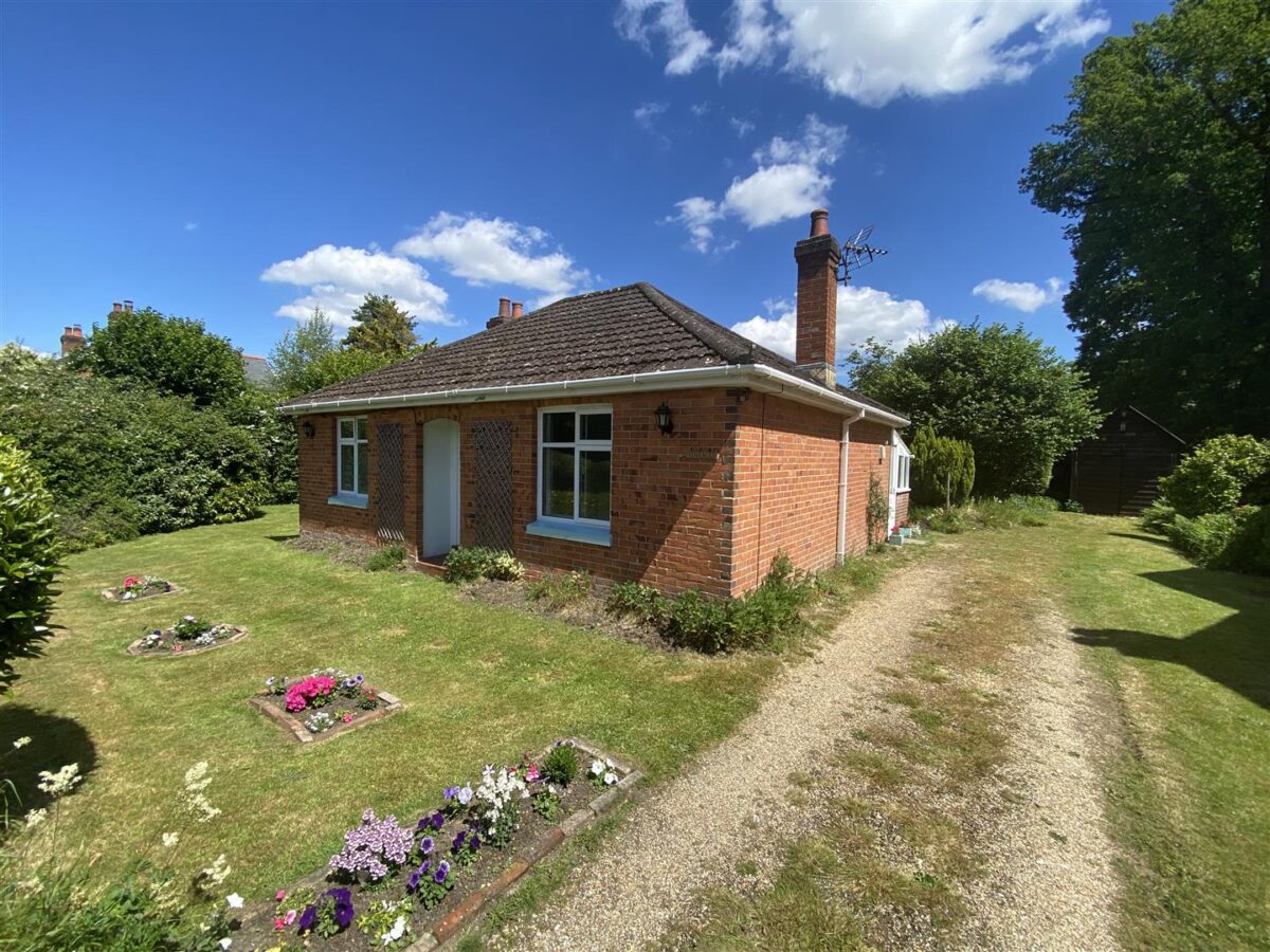 Newbridge Road, Cadnam, Hampshire - Henshaw Fox