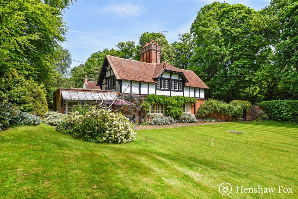 Romsey - Henshaw Fox